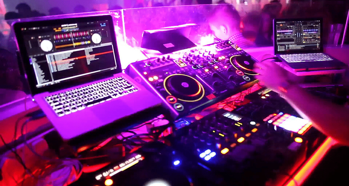 dj-set-in-nightclub_DJMD - سایت رسمی DJ M.D